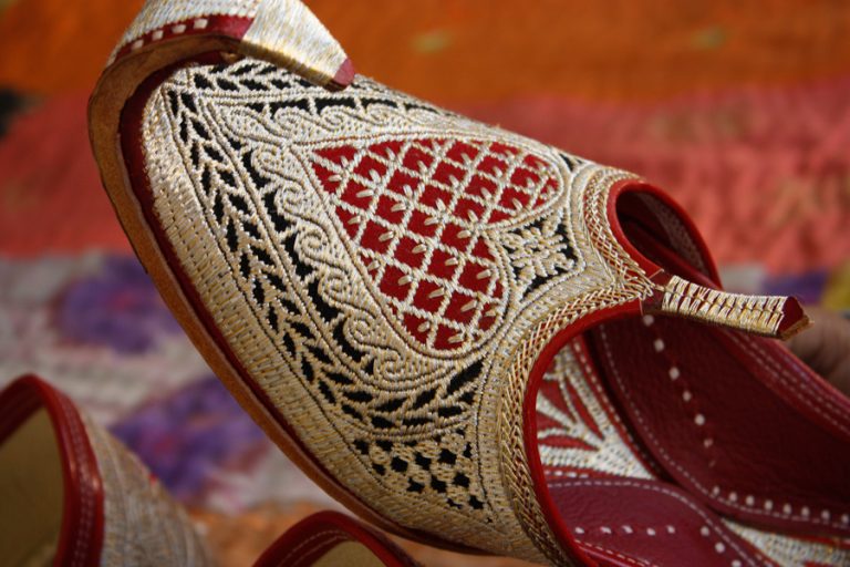 Jutti Making~Punjab - Craft Documentation | Research Archive Indian ...