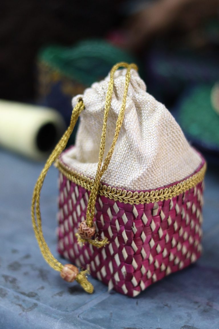 Screw Pine Craft ~ Thrissur - Documentation | Archive Kerala crafts