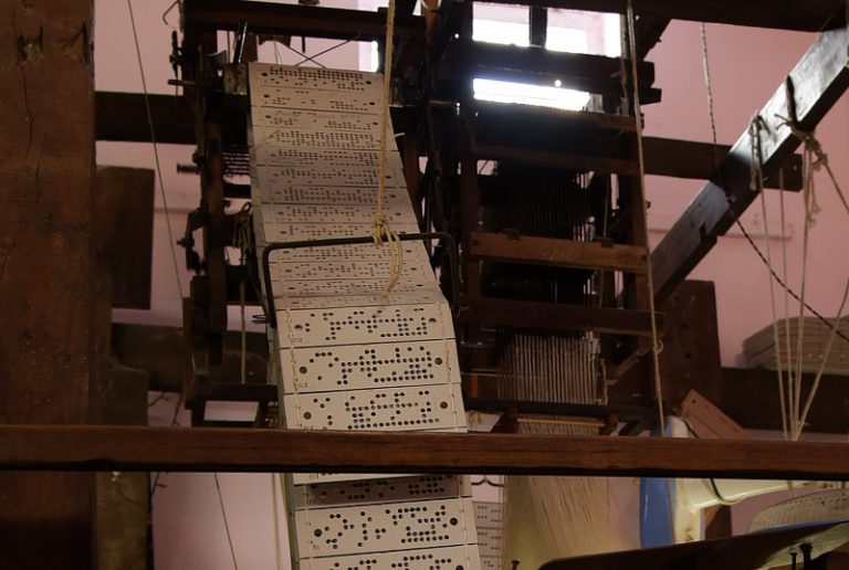 Dindigul Saree Weaving- Research on Indian Tamil Nadu Handloom