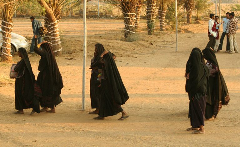 Bandhani Kutch - Craft Documentation | Research & Archive on Indian ...