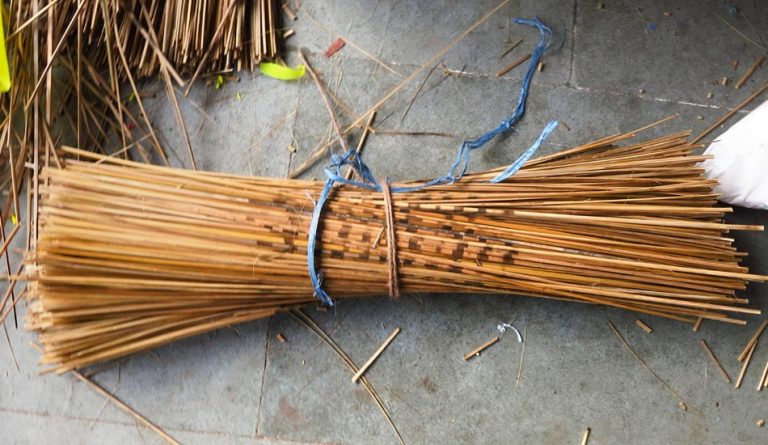 Kite Making~Ahmedabad - Craft Documentation | Research on Indian ...