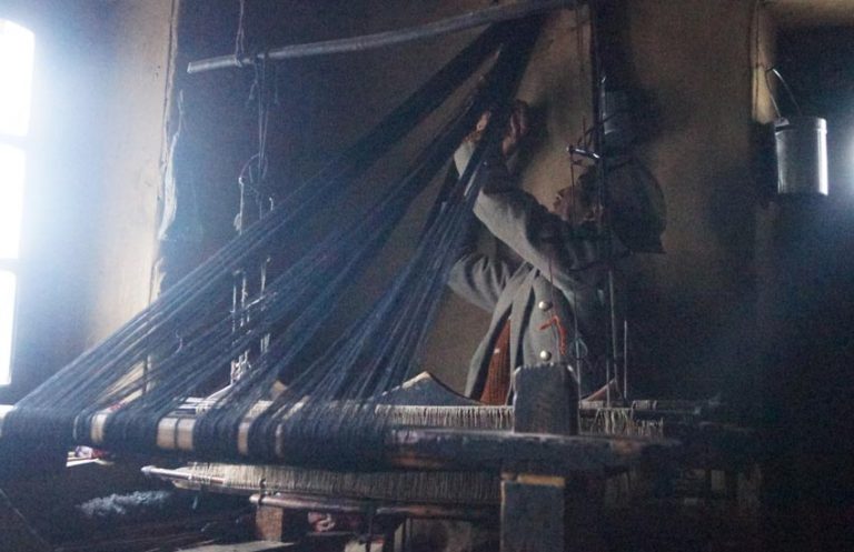 Kinnari Shawls~Kinnaur - Craft Archive | Research on Indian Handicrafts ...