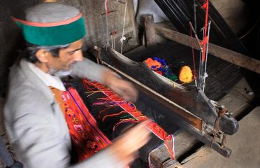 Kinnari Shawls~Kinnaur - Craft Archive | Research on Indian Handicrafts ...