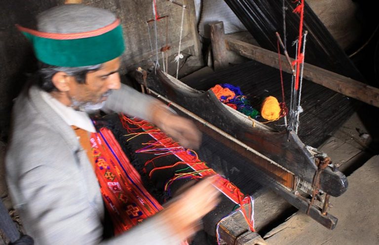 Kinnari Shawls~Kinnaur - Craft Archive | Research on Indian Handicrafts ...