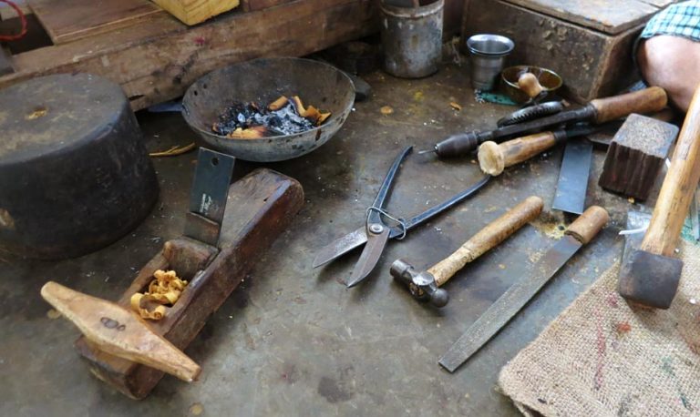 Veena Making Bobbili- Research & documentation on Indian crafts